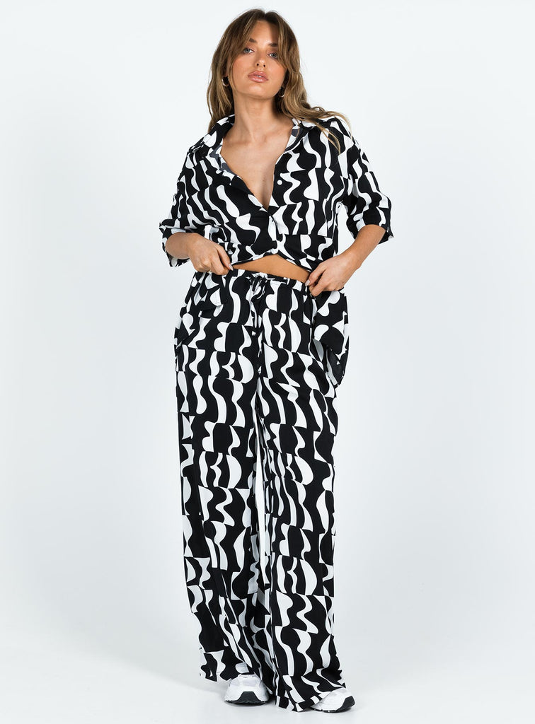 Hilola Set Black / White | Princess Polly