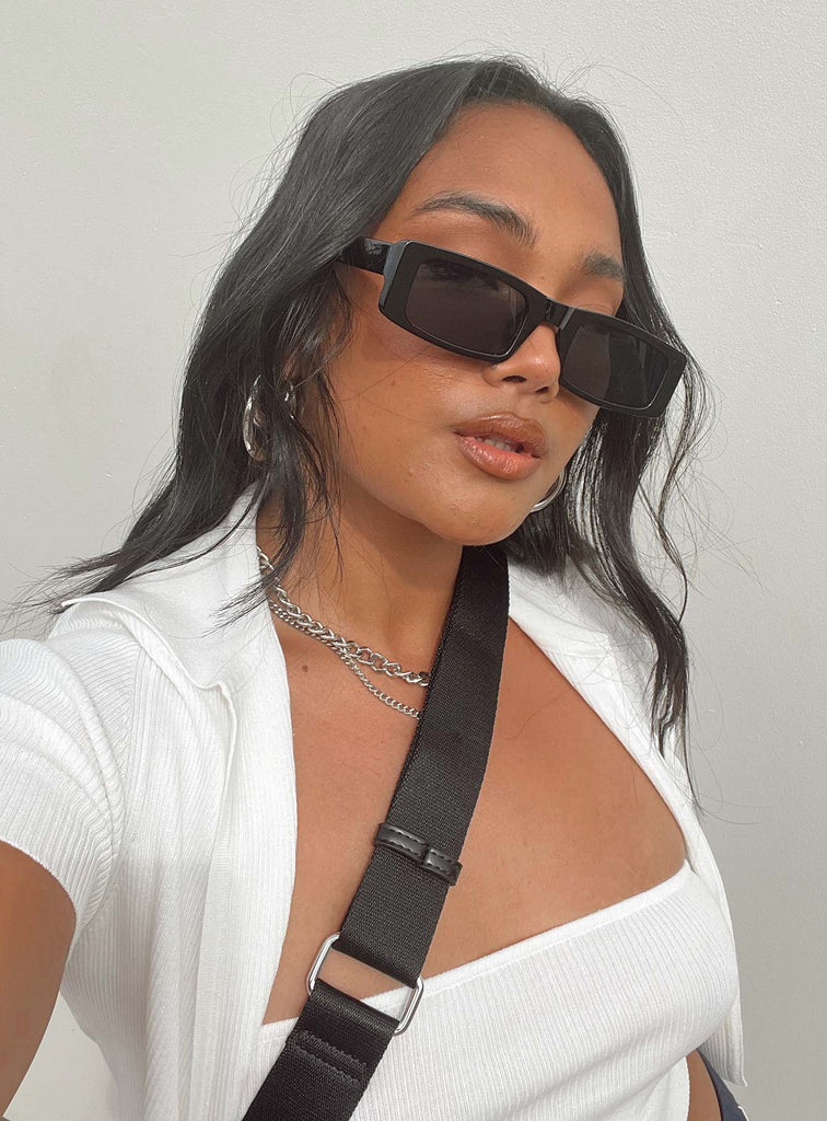 Griffiths Sunglasses Black | Princess Polly